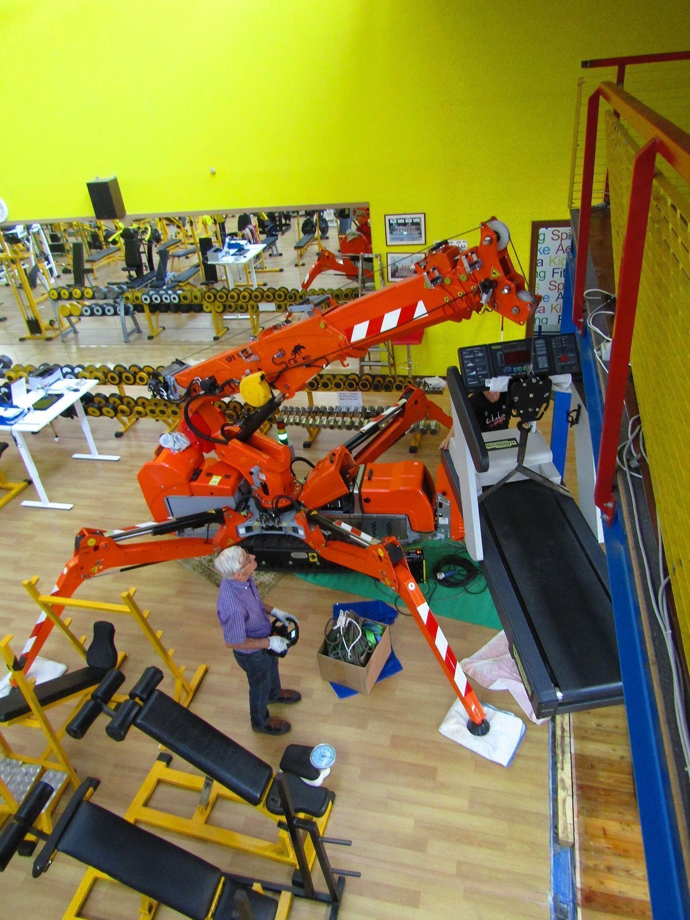 Sports equipment handling in a gym - Jekko