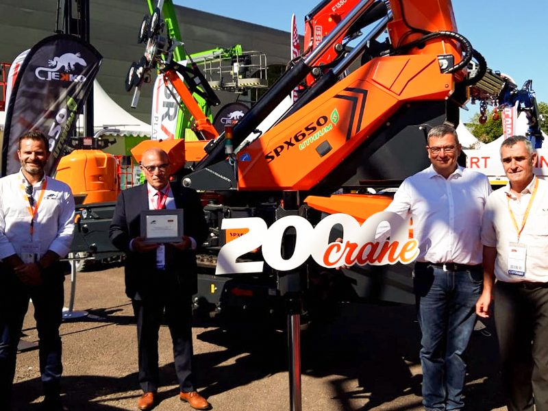 Jekko and the 2000th crane: many happy returns! - Jekko