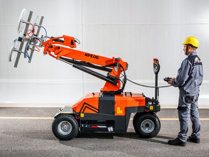 MPK06, a new minipicker for new building yard requirements - Jekko